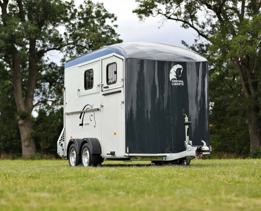 Vans occasions et neufs - Vans chevaux Ifor Williams Cheval Liberté - GLR